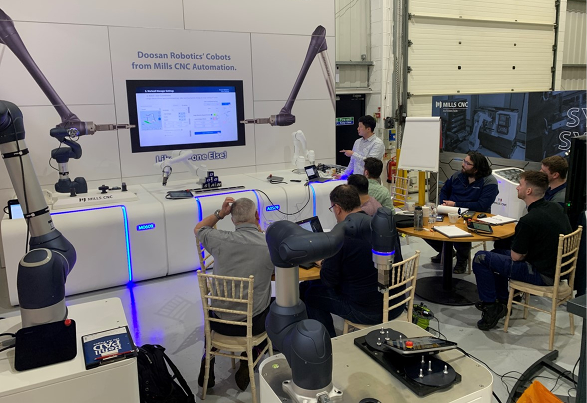 두산로보틱스 교육 프로그램에 참여하세요