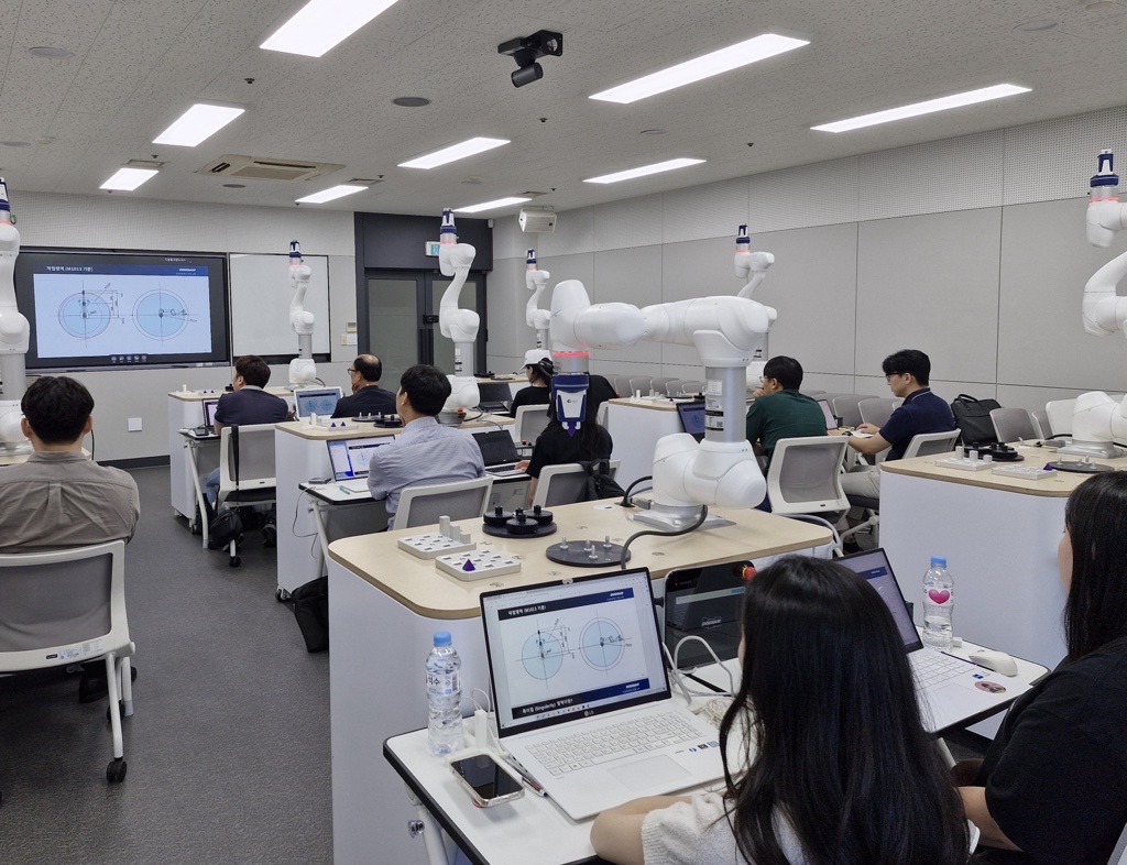 Learn Robotics the Right Way: Doosan Robotics Academy Training Programs